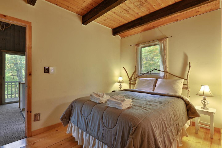 Left Duplex Home Directly Across From Pico Mountain, Close To Killington, Home - Vermont