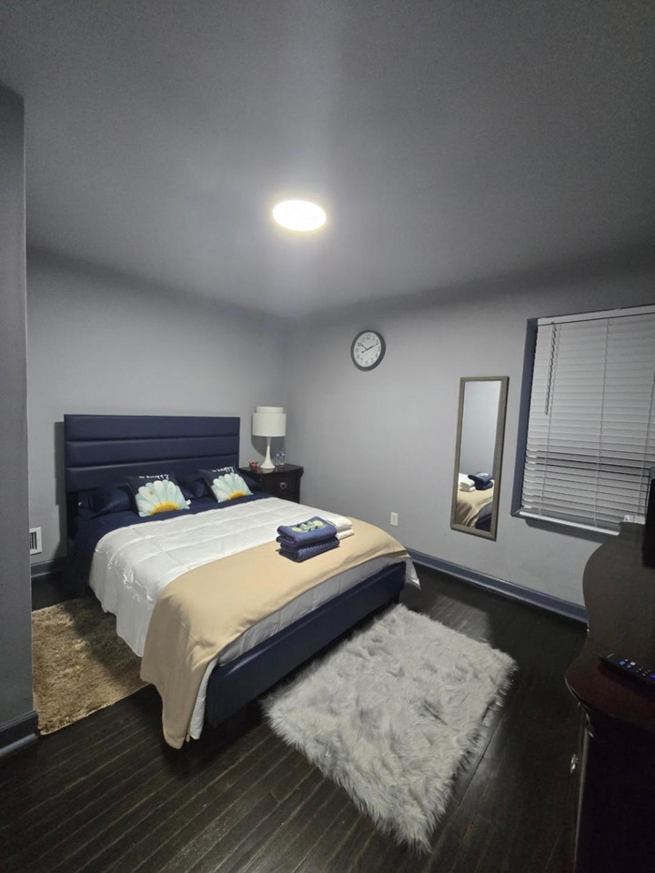 Lovely Room In Gresham Park- Tv, Queen Size - Stone Mountain, GA