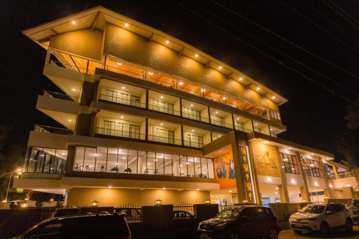 The Hut Restaurant & Boutique Hotel - Kigali