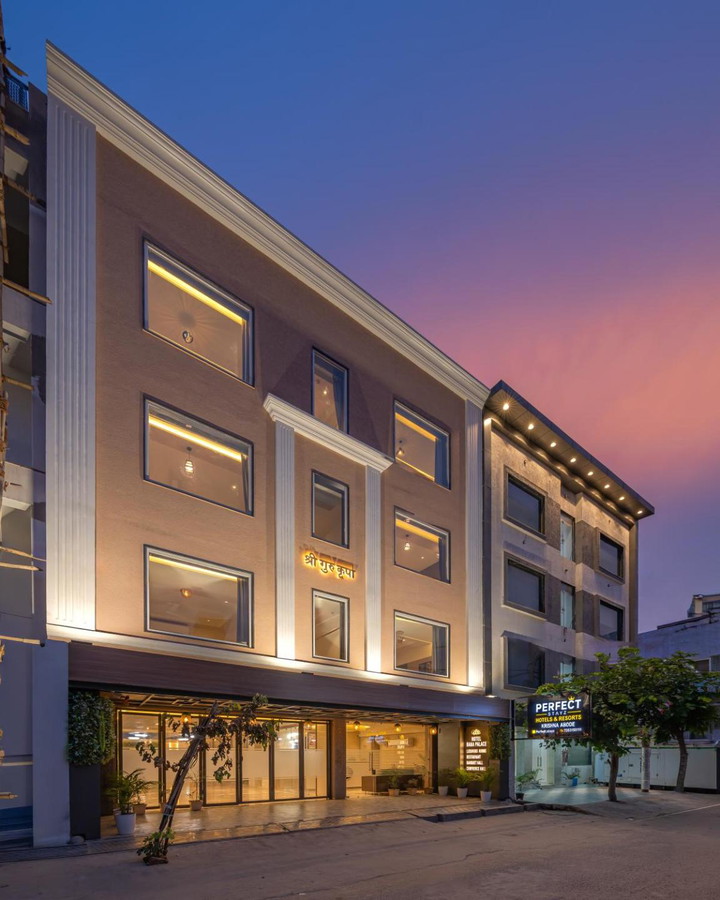 Perfectstayz Premium Baba Palace - Free Parking - Vrindavan