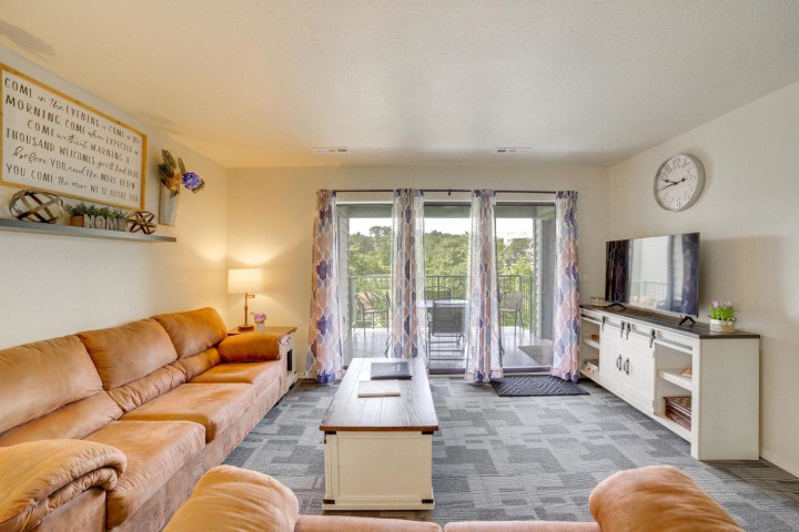 Family Condo W/ Pool, By Branson Strip! - Branson, MO