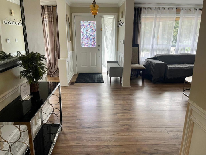 Spacious Bright Home In Woodbridge - Toronto, ON