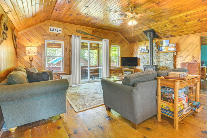 Rustic Cabin Retreat On Rangeley Lake! - Rangeley, ME