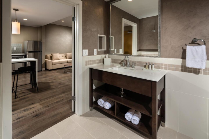Hotel Aventura - Hollywood, CA