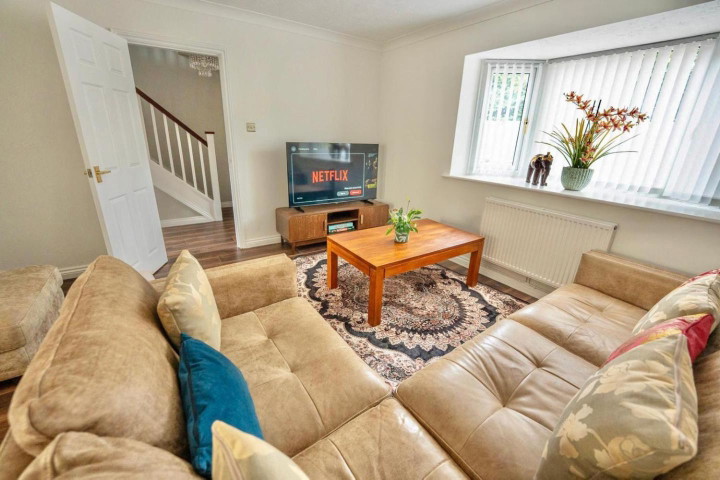 Blorenge View House-modern Spacious 3-bedroom - Private Parking - Abergavenny
