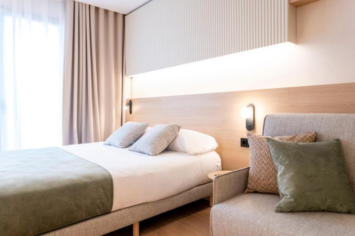 Aparthotel Atenea Calabria - Cornellà de Llobregat
