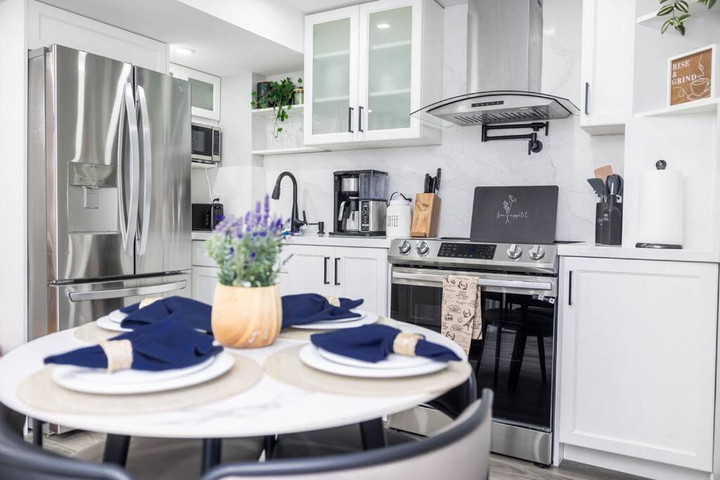 French Charm In Brampton 2 Bdrm Bsmt Apt - Caledon