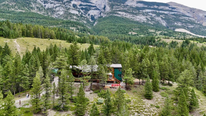 Canmore Alpine Hostel - Alpine Club Of Canada - Canmore