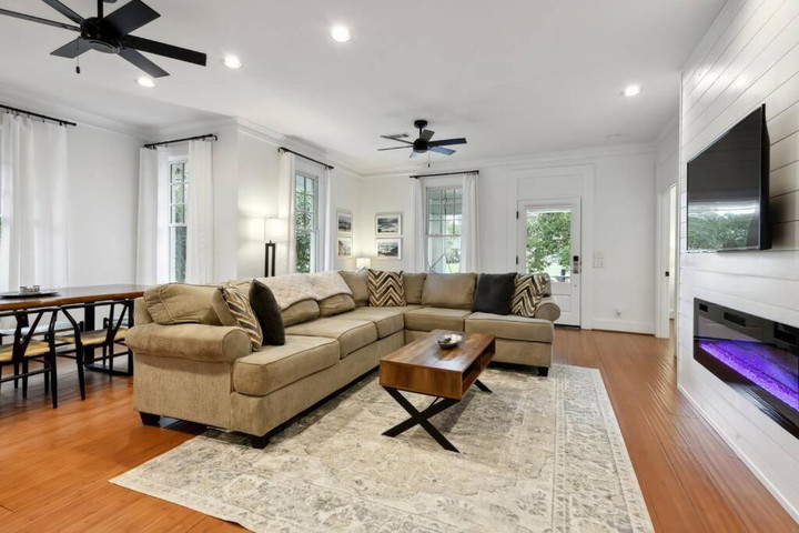 Charming Cottage And Guest House A Block To Beach! - Biloxi, MS
