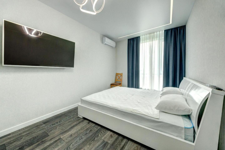 Apartment Voskresenska 18 , Парковые Озера - Kiev