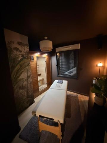 Proche De Rennes, La Luxueuse Suite Joséphine, Jacuzzi Et Sauna Privatif, Loveroom Bien êTre - Bain-de-Bretagne