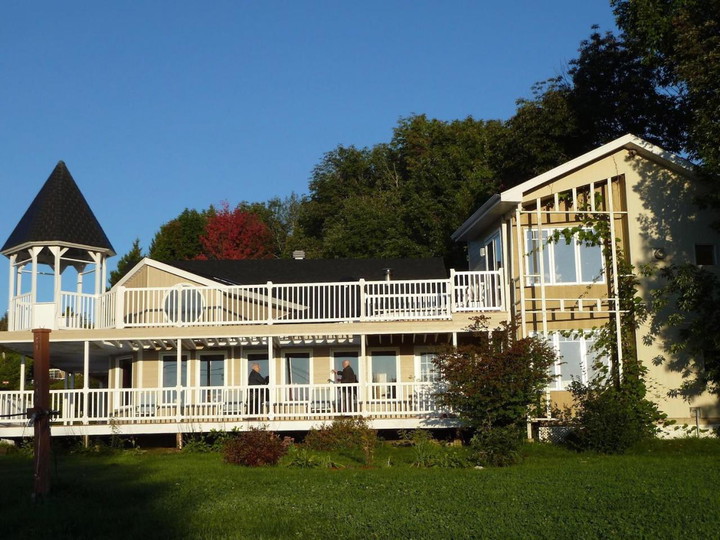Dans Les Bras De Memphré - Magog