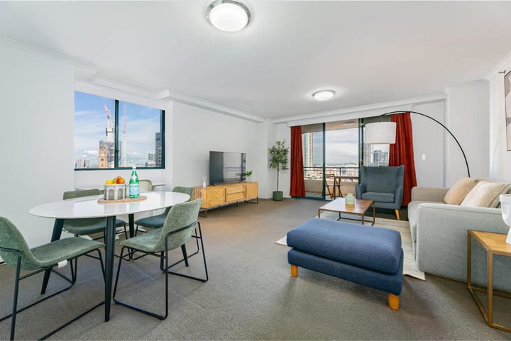 Skyline & City Pulse W Parking Desk Gym Pool - Rosebery