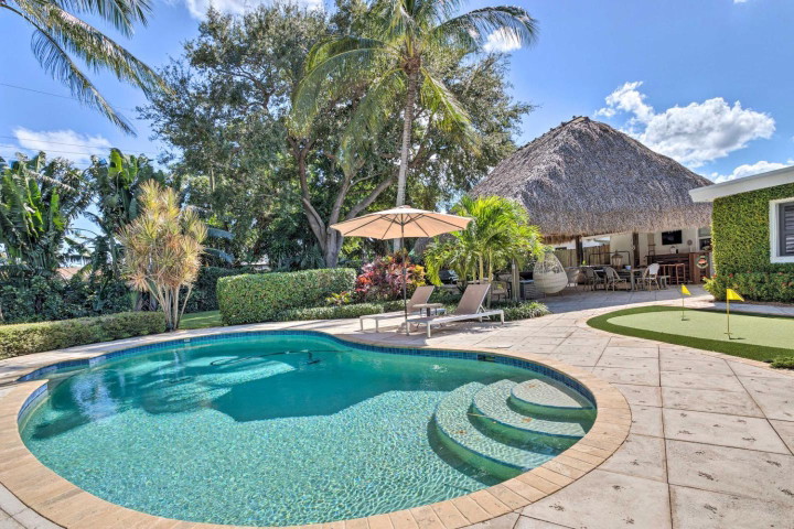 Poolside Paradise W/ Tropical Hut In Palm Beach - West Palm Beach, FL