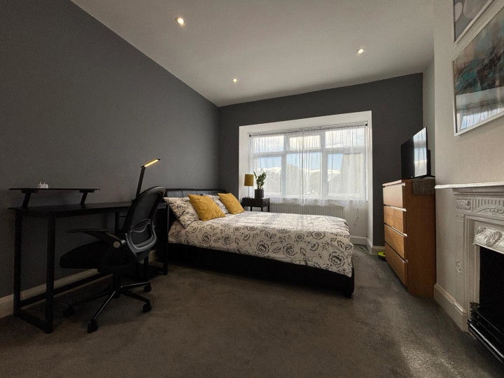 Entire House Floor Perfect For Couples & Freelancers - Available For Single Too - Fulham