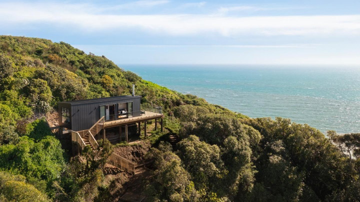 Clifftop 1 Bedroom Tiny House Sea Views & Kāpiti Island - Porirua