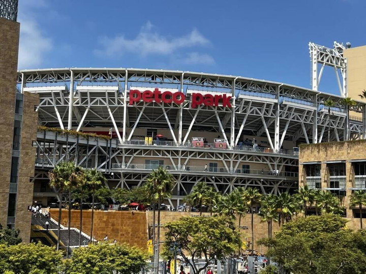 Bayviews Lux One-bedroom Apartment 1min To Petco Park Convention Center Gaslamp Pool, Hot Tub - San Diego, CA