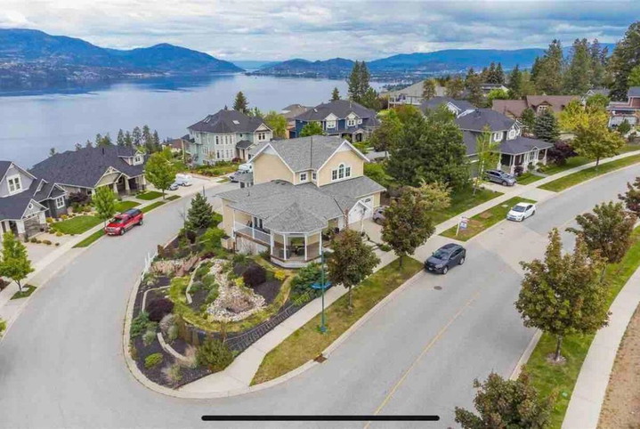Relaxing Lakeview 2 Bedroom Entire Downstair Suite - West Kelowna