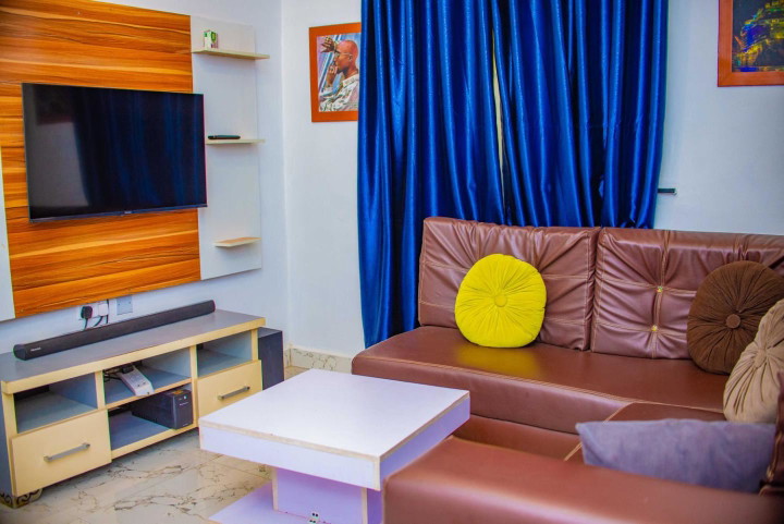 Stylish 1-bed-apt With 24hrs Power + Fast Wi-fi - Lagos