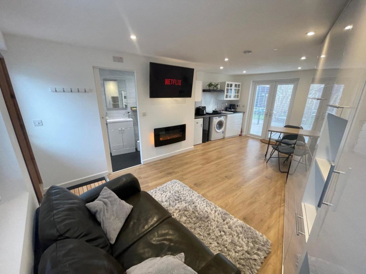 Self-contained Studio With Folding Down Bed - Buckinghamshire