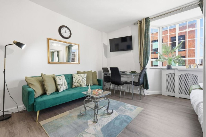 Luxury Chelsea Stay With Jacuzzi By Keyhol Stays - Croydon, UK