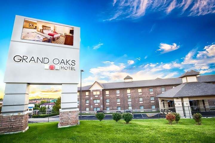Grand Oaks Hotel - Branson, MO