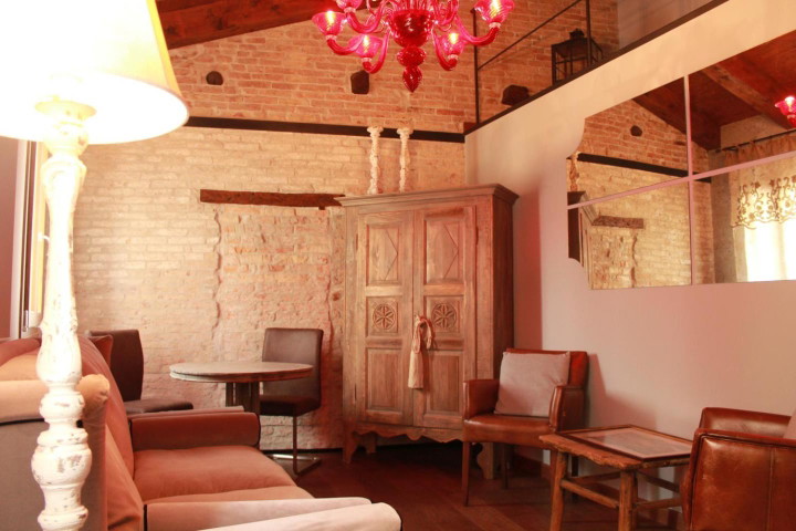 Rosso Charm - Venice