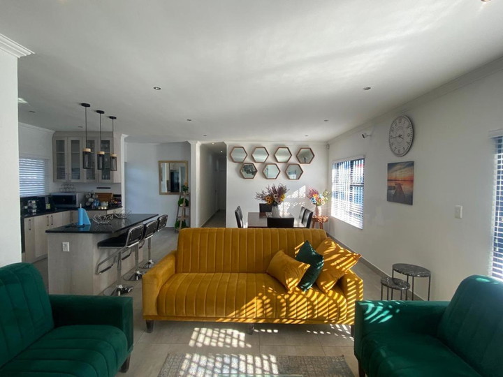 32 On Gill Road Self Catering - Cape Town