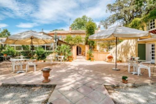 Logis Hotel Le Chêne Vert - Saint-Paul-Trois-Châteaux