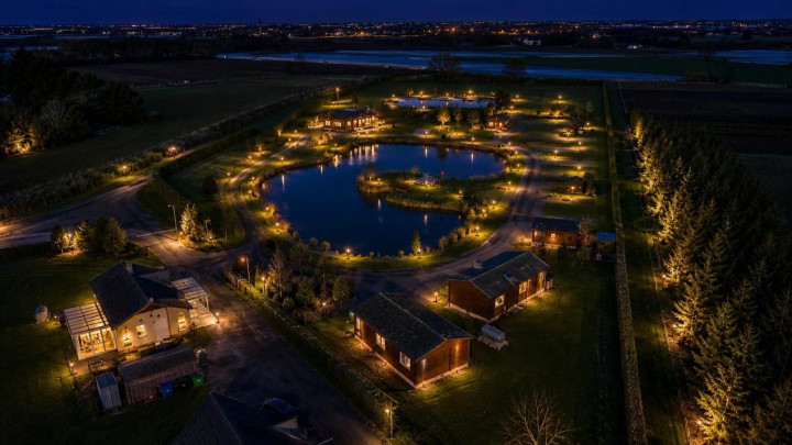 2 Bedroom Lake View Lodge - Spalding, UK