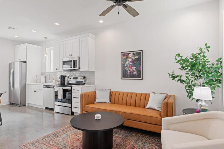 New Couyon House Luxury Amenities Fast Wifi 65 Tv - Lafayette, LA