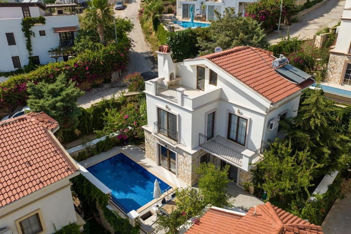 Havuzu, Plajı, Bahçesi Ve Olağanüstü Manzarasıyla… - Kalkan