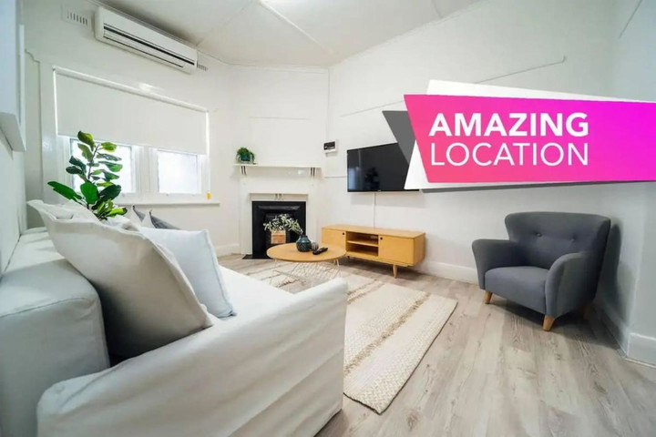 Seas The Day/ Glenelg/ Free Wifi/ Ac/ Beach Views Near Jetty Road - Glenelg