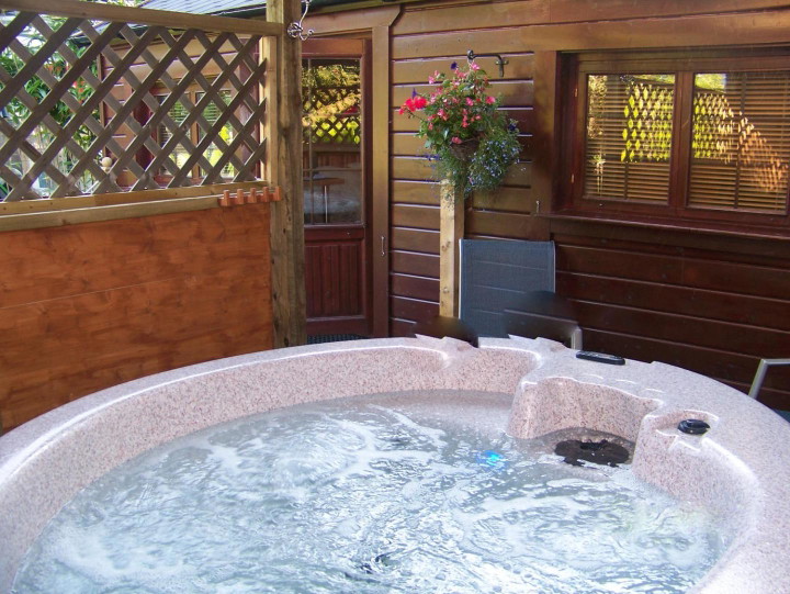 Cypress Log Cabins Accommodation - Hampshire
