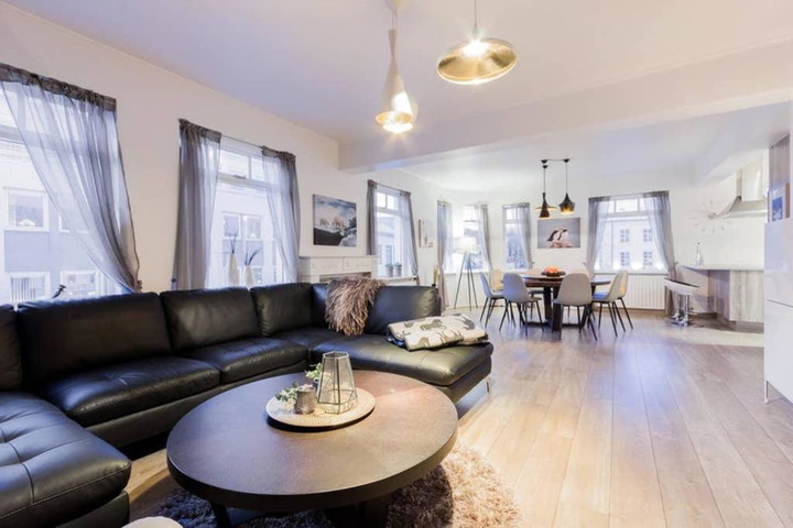 Superb Central Location, No Car Needed - Spacious - Islande