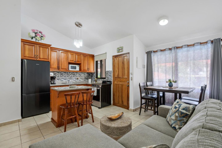 2-bd Condo With Pool, Walk To Beach - Playa Hermosa
