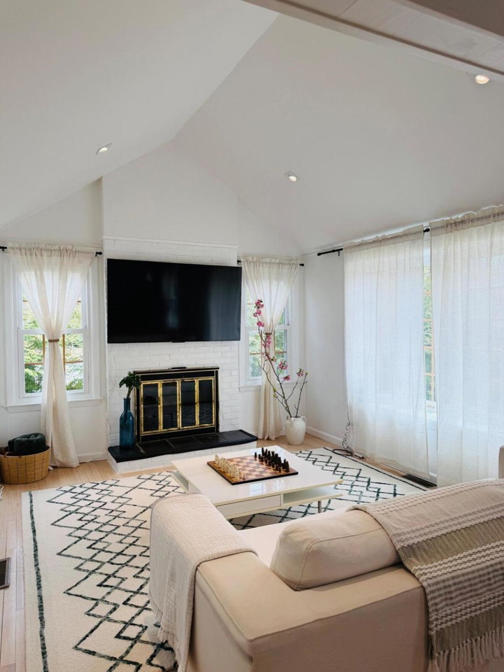 Walk To Beach! Hamptons Cottage With Hot Tub & Pool - Hampton Bays, NY