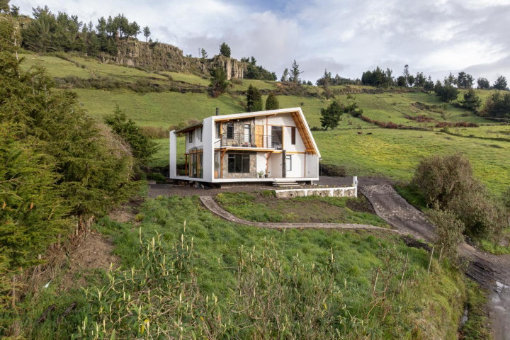 Salinas Luxury Home In The Mountains - Ecuador