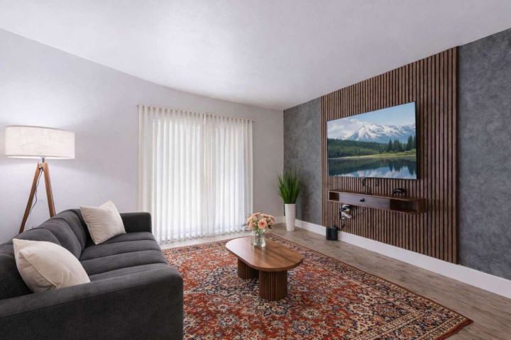 Chic South Tampa Retreat 2 King Beds Pool Gym & Prime Walkable Location - Pinellas County, FL