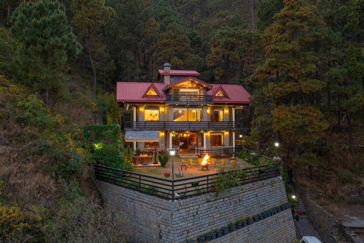 Secluded, 5 Bedroom Villa With Open Deck And Scenic Views - Kasauli