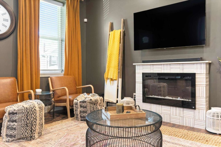 Spacious Home For 10 - Backyard - Sleeps Groups - Cincinnati, OH