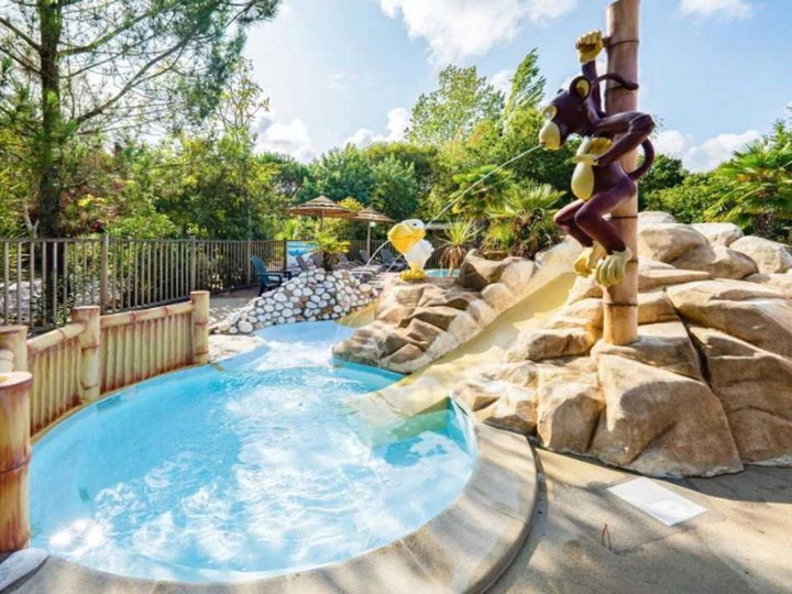 Zecamping 4 éToiles Piscine Chauffée Toboggans Locatif 20m2 4 Pers - Francja