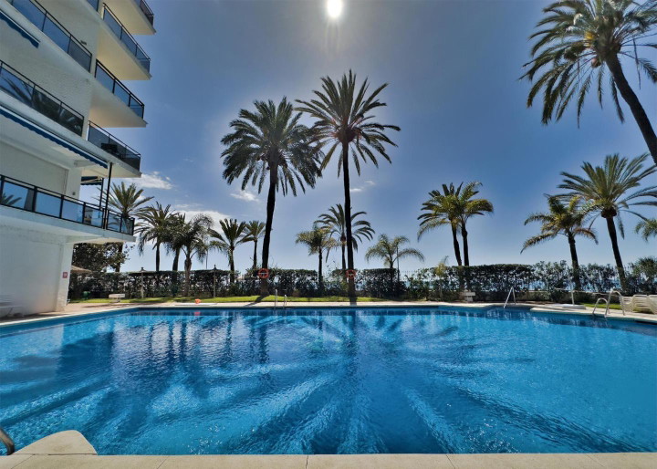Skol 335. Fantastic Beachfront Apartment Facing South. - Marbella