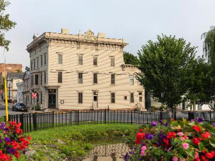 Stewart House Hotel - Hudson, NY