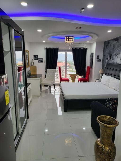 Sheryll Escapes - Kandi Palace Posh 9th Floor New Studio With King Bed And Housekeeping - Angeles