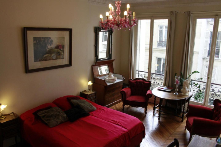 A Room In Paris - Bagnolet