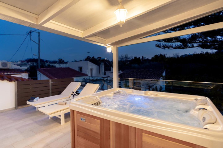 Cozy Secret Home With Jetted Tub - 克里特