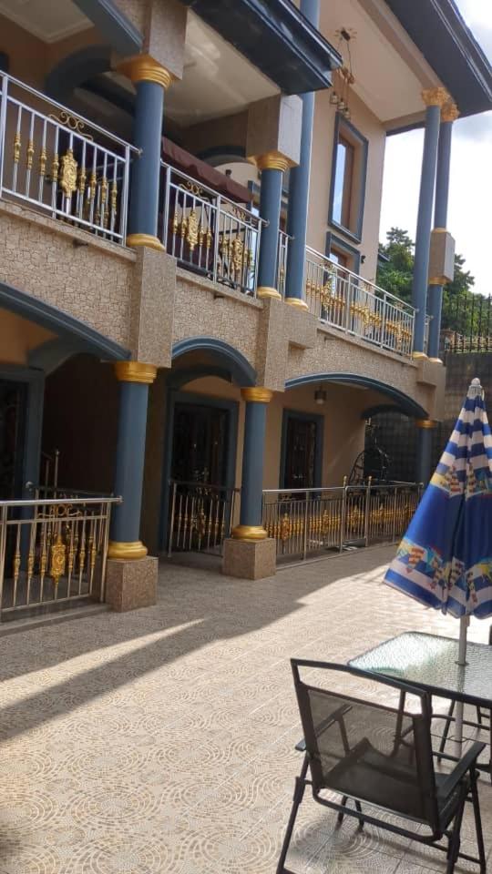 Logis D'herguine - Suite Agnes - 4 Personnes - Piscine - Salle De Mariage - Yaoundé
