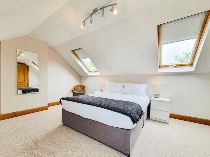 Parkgate Apartment - Near M90, Amazon, Edinburgh - Dunfermline