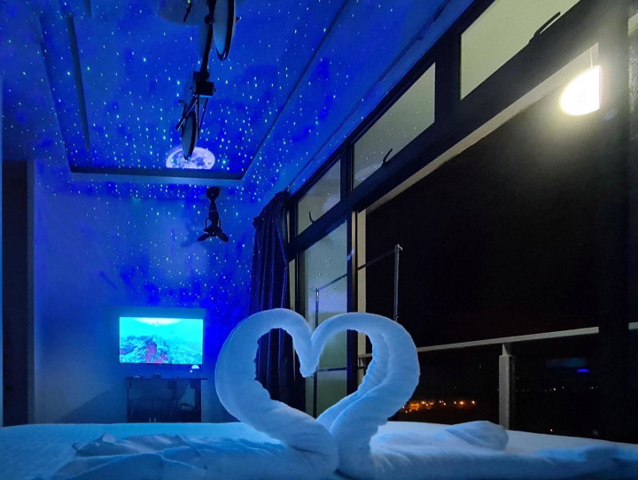 Stylish Studio With Bathroom And City View Balcony At Palazio Taman Mount Austin Free Netflix By Gdragon Homestay - Johor